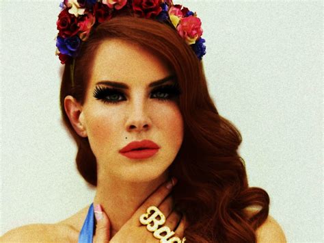 Пленительная элегантность и изысканная красота Лана дель Рей в нарядах