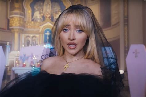 Pela Primeira Vez Sabrina Carpenter Conquista O Top 40 Da Billboard