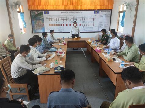 ဧရာဝတီတိုင်းဒေသကြီးဝန်ကြီးချုပ် ဦးတင်မောင်ဝင်းနှင့် တိုင်းအဆင့်ဌာနဆိုင