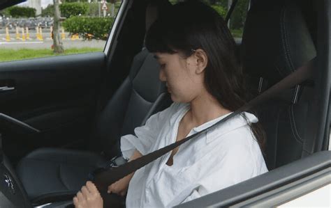 國道翻車駕駛竟無傷 繫「安全帶」成保命符