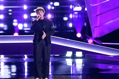 San Antonios Britton Moore Dazzles The Voice Coaches