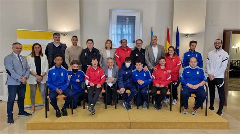 Los equipos de LaLiga GENUINE del Real Sporting y del Real Oviedo visitan la Delegación del