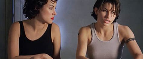 Bound Movie Review And Film Summary 1996 Roger Ebert