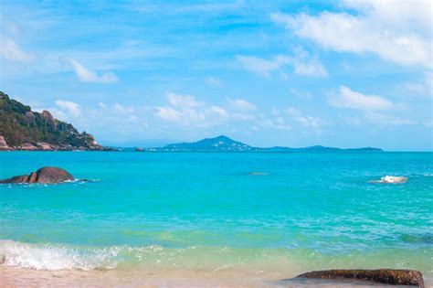 바다 밝은 풍경 화창한 날에 바다 속의 바다와 돌 벽지 엽서 여행 개념 경관에 대한 스톡 사진 및 기타 이미지 경관 관광 낮 Istock