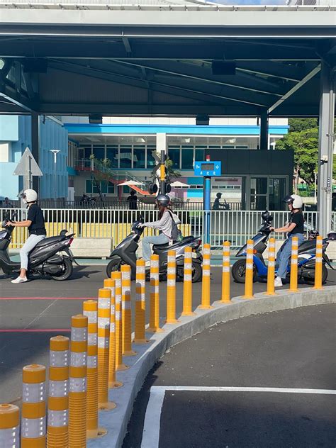 我姐：考機車駕照也要做筆記喔 我：要妳管 我：吖星期四早上要載我去監理站ㄛ
