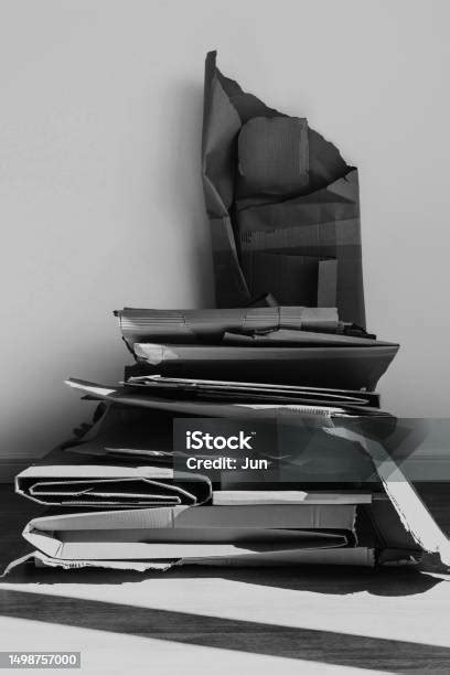 집에 골판지 쓰레기 더미 종이 재활용 및 폐기물 분류의 개념 0명에 대한 스톡 사진 및 기타 이미지 0명 개체 그룹 골진 Istock