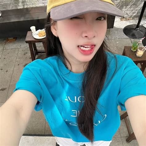 04 Dmt • Threads Say More