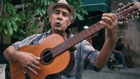 Guantanamera A Cuban Street Musician Serenades Onlookers W Flickr