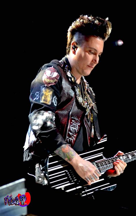 AVENGED SEVENFOLD SYNYSTER GATES GUITAR ROCKSTAR ENERGY MA HD