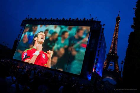 Ecran géant LED Championnat dEurope de Football 2016 Paris Tour Eiffel