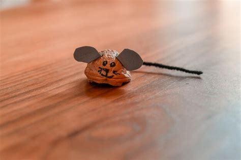 Premium Photo Close Up Of A Diy Walnut Shell Mouse On A Wooden Table