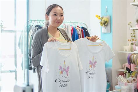 Эхийн сэтгэлээр урлав компанийн үүсгэн байгуулагч баялаг бүтээгч А Уянга Хөдөлмөрийн хүндэт