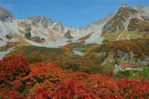 【涸沢カールの絶景撮影登山】紅葉最盛期の涸沢カールは本当に必見の日本一の山岳紅葉でした 山岳写真ブログ『カメラと山、ときどき星』