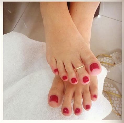 Ana Paula Almeidas Feet