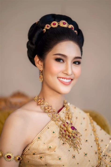ปักพินโดย Johan Koe ใน Asian Beauty ชุด ไทย ทวิตเตอร์