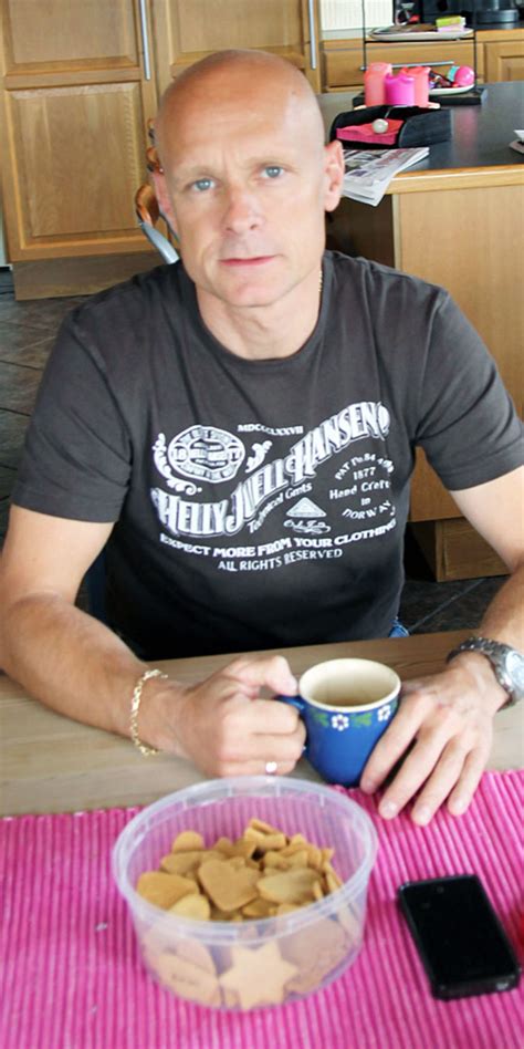 Tommy Rustad Tømmersjåfør Med Hjelmlengsel