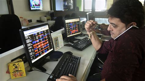 సెన్సెక్స్‌ సరికొత్త రికార్డు Sensex Hit A New Record