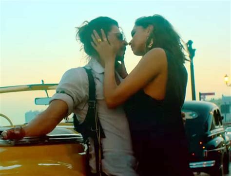 Deepika Padukones Hot Looks From Jhoome Jo Pathaan Song