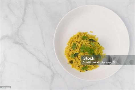 남인도 아침 식사 부풀어 쌀 Upma 그것의 많은 이름 우가니 Vaggani 보루 굴루 Buggani Borugula Upma
