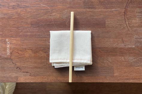 수풀 향의 빨대들