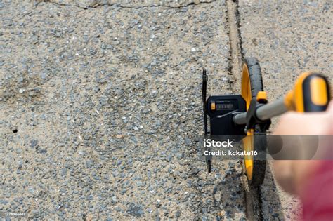 거리 측정 휠 장치 롤링 거리 측정 도구 시공 측정 도구 거리를 계산하기 위한 측정 휠 도구 압연 주행계를 갖춘 실외 측량 측정