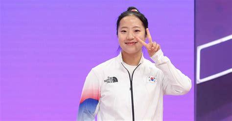 진격의 삐약이신유빈 女단식 8강행 또 세계1위 쑨잉샤와 격돌 Wtt챔피언스 프랑크푸르트