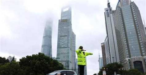 台风“康妮”来袭，浦东临港开设9处集中安置点妥善安置6000余名工人腾讯新闻