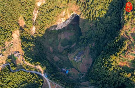 重庆大山发现几户天坑人家，守护故土隐居原始天坑，如同世外桃源
