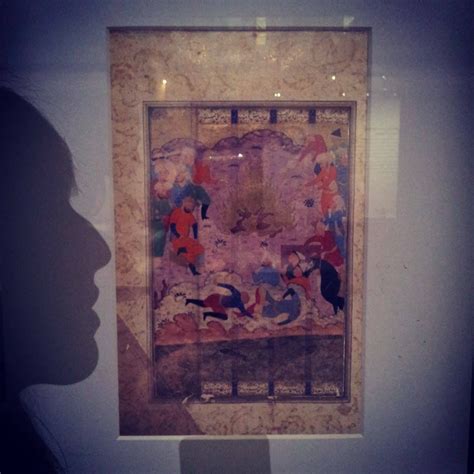 Profil En Ombre Chinoise Sur Une Oeuvre De L Exposition Temporaire De