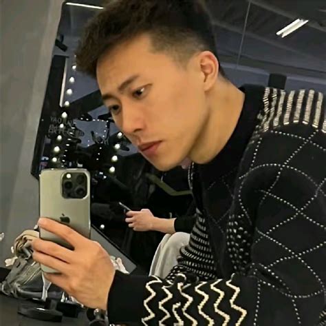 表妹興師問罪，帶了一瓶紅酒讓大圣一口喝完 表妹興師問罪，帶了一瓶紅酒讓大圣一口喝完 By 老五车 缘你车梦 Facebook