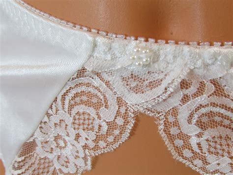 Vintage White Shiny 4 Strap Suspender Belt Garter Belt Lace Detail 8