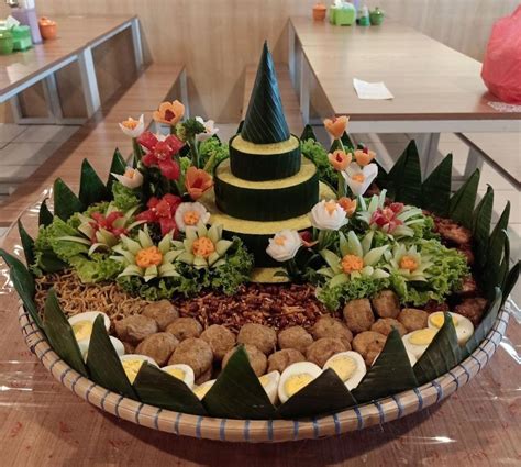 Kumpulan Aneka Tumpeng Dengan Alas Daun Pisang Cocok Untuk Ide Lomba