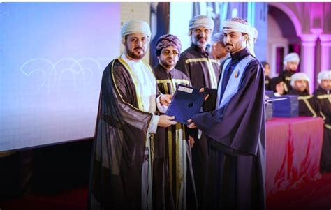 وهج الخليج الاحتفال ب 403 خريجًا من جامعة التقنية والعلوم التطبيقية بشناص