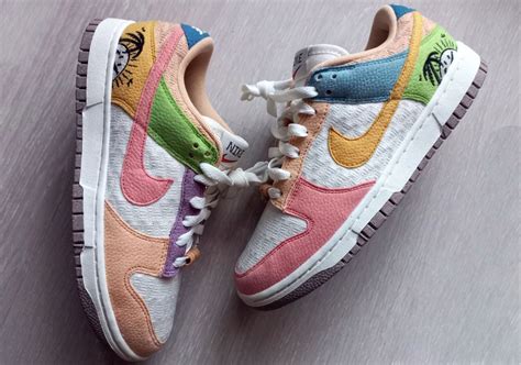 Nike Colored Womens Shoes