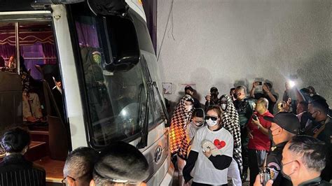 សមត្ថកិច្ច ឆ្មក់បង្រ្គាបកន្លែងលួចលាក់ប្រេីប្រាស់ថ្នាំញៀនក្រវីមួយកន្លែង នៅកណ្តាលរាជធានីភ្នំពេញ