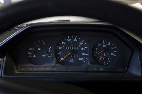 Käyttötesti Käytetyllä Mercedes Benz S124 N Trippimittarin Elvytys
