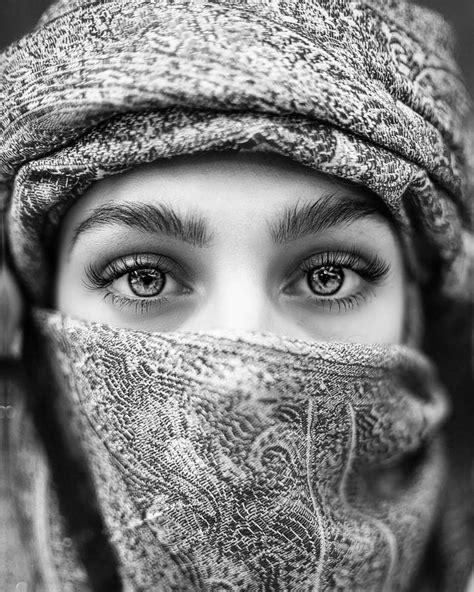 مدل سیاهقلم on Instagram تنها از یک نفر نمیتوان سبقت گرفت از آن کسی که به راه خودش میرود