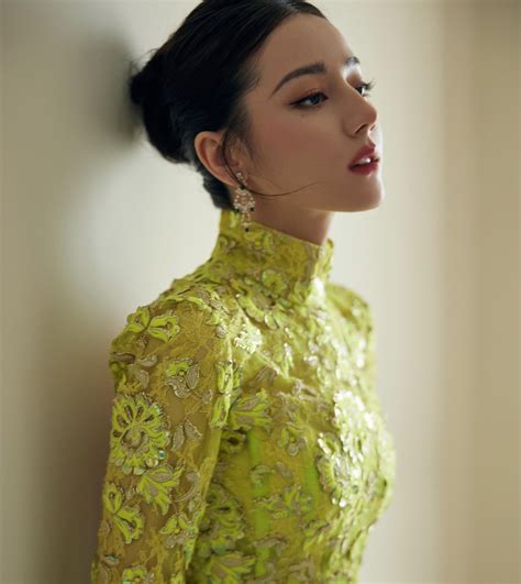Địch Lệ Nhiệt Ba Thu Hút Mọi ánh Nhìn