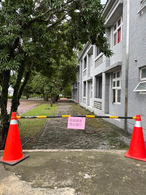 臺東縣立關山國民中學 「校園安全」是指在學校及其周邊環境中，保障學生、教職員工及訪客的安全與健康的各種措施和政策。