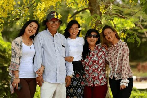 မအေးသောင်းရဲ့မင်္ဂလာပွဲကို အလှချင်းပြိုင်ပြီး တက်ရောက်လာခဲ့တဲ့ နှင်းဝတ