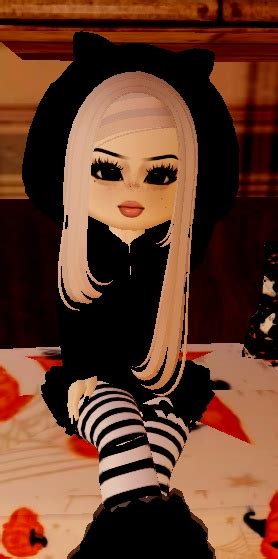 Kitty By Vialove Royale High Outfit