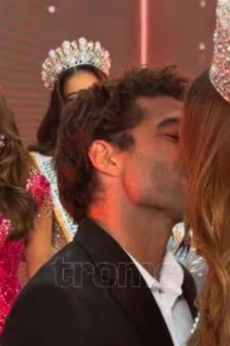 El Tierno Gesto De Crist Bal De Col Con Tatiana Calmell Tras Coronarse Como Miss Per
