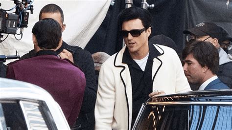 Los Clásicos Del Rey Del Rock Los Carros Que Conduce Jacob Elordi En