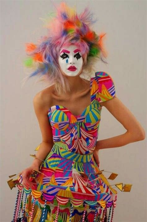Pin von Benedicte Andersen auf Circus | Kostümvorschläge, Clown kostüm ...