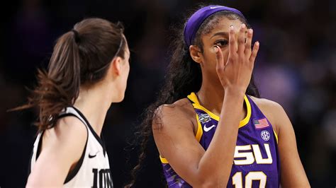 Lsus Angel Reese Gives Iowas Caitlin Clark Taste Of Her Own Medicine