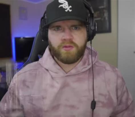 Eas Warning The Being You See Here Is Not A Woman But A Man R