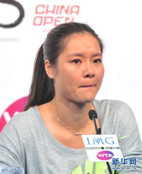组图：李娜泪洒退役新闻发布会 体育 人民网