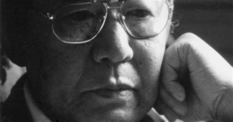 윤이상 연극으로 돌아온다