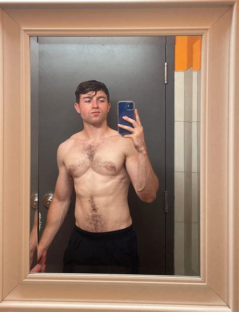 My Chest Hair Grows In An X Shape Scrolller
