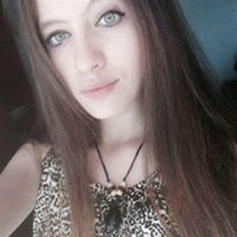 Stream Julia Mariana Music Listen To Songs Albums Playlists For